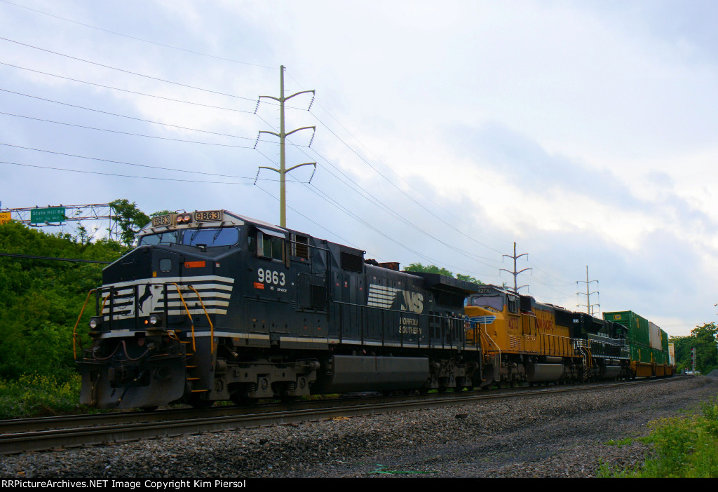 NS 9863 UP 4273 NS 1068 "NYC Heritage" Train 211